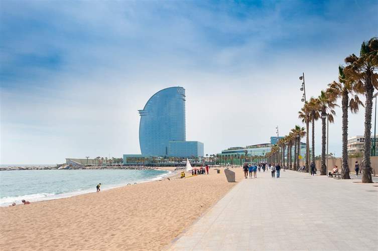 Las mejores playas urbanas de España: los 25 arenales que encontrar en ...