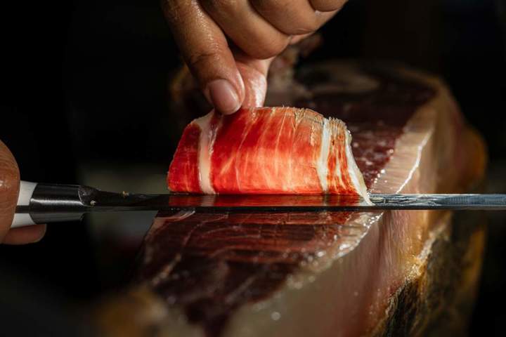 Cómo diferenciar un jamón serrano de uno ibérico