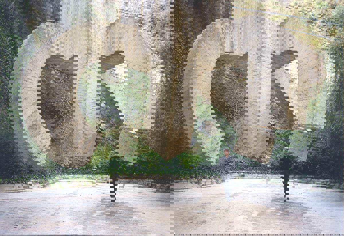 Claves para disfrutar del Año de Chillida, el escultor que moldeaba el ...