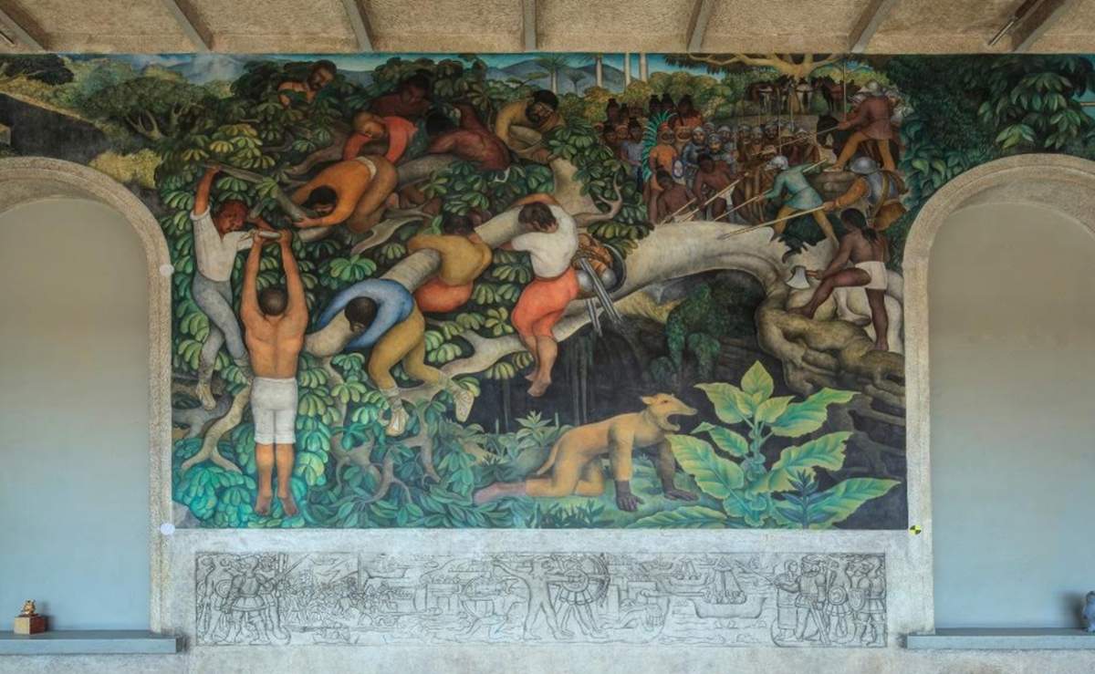 El antiquísimo palacio de Hernán Cortés con un mural de Diego Rivera