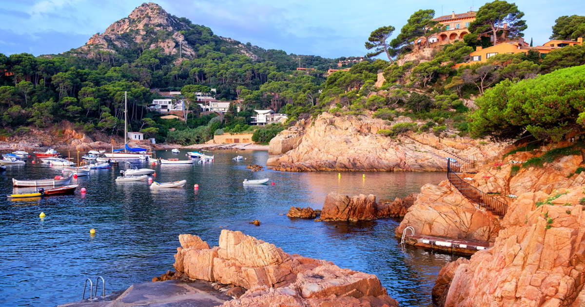 Begur, el pueblo medieval con las mejores calas de la Costa Brava