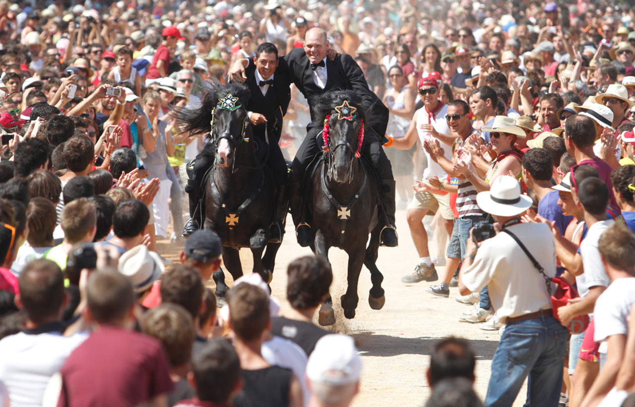 Caballos, hogueras y música celta: así se celebra la fiesta de San Juan ...