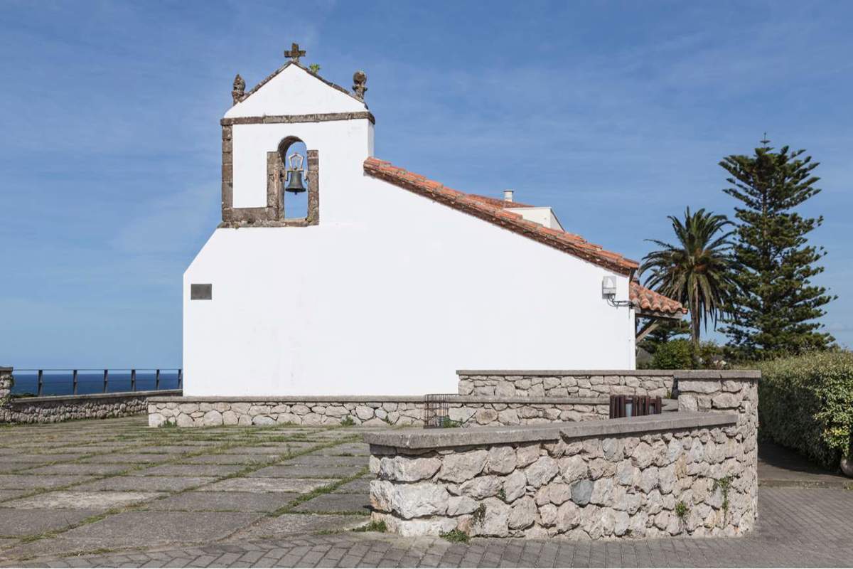 Las seis ermitas más épicas de Cantabria con vistas al mar