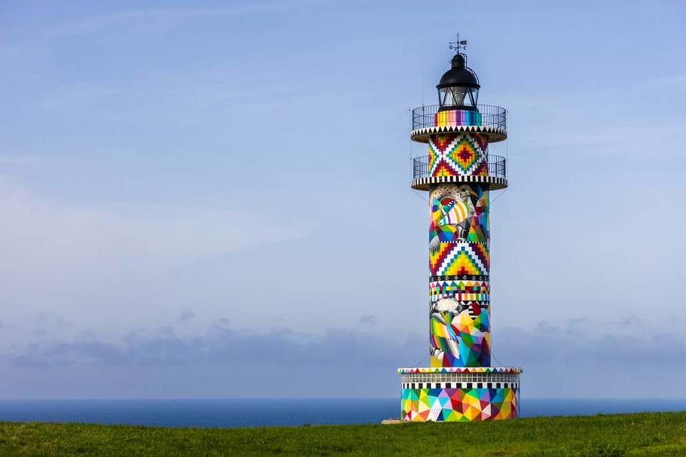 El faro de Ajo (Cantabria): el único del mundo en estar decorado con ...