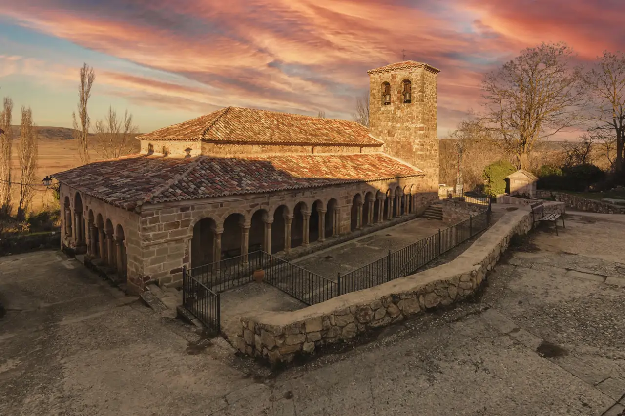 El pueblo de Guadalajara con 13 habitantes y una desconocida iglesia ...