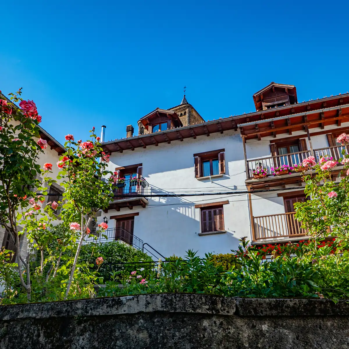 Isaba, el pueblo de Navarra con 400 habitantes donde sobrevive el ...
