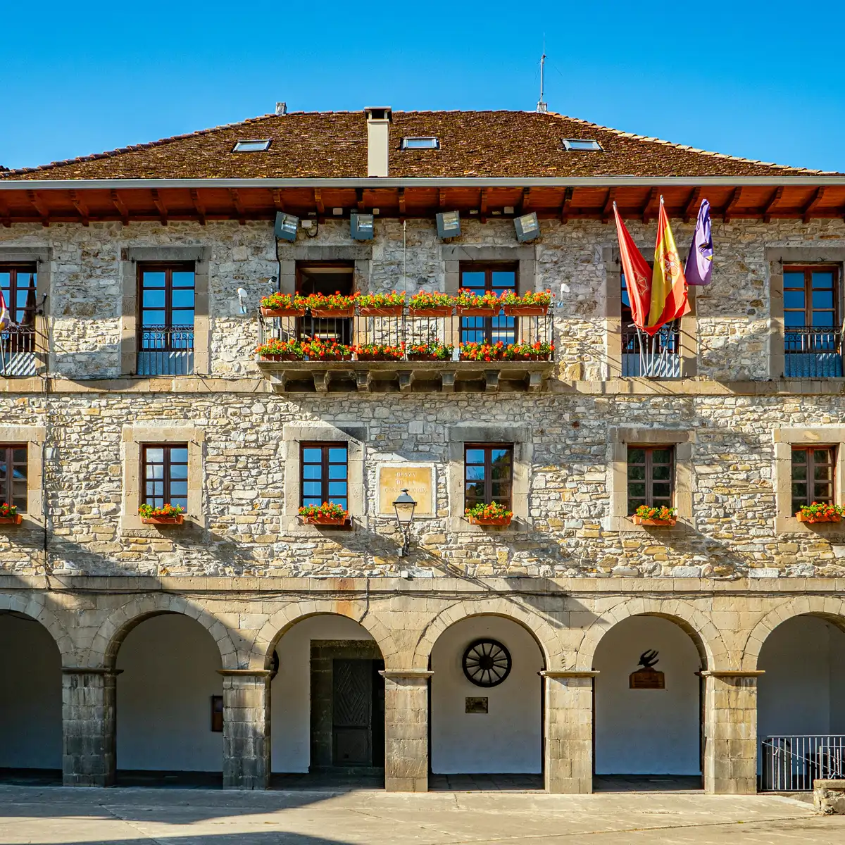 Isaba, el pueblo de Navarra con 400 habitantes donde sobrevive el ...