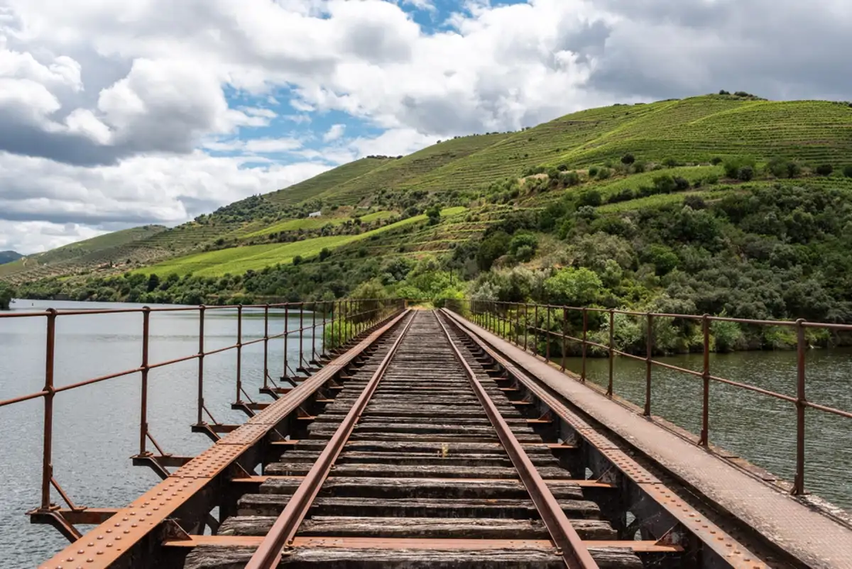 Los mejores viajes en tren de este 2025 según la prensa británica