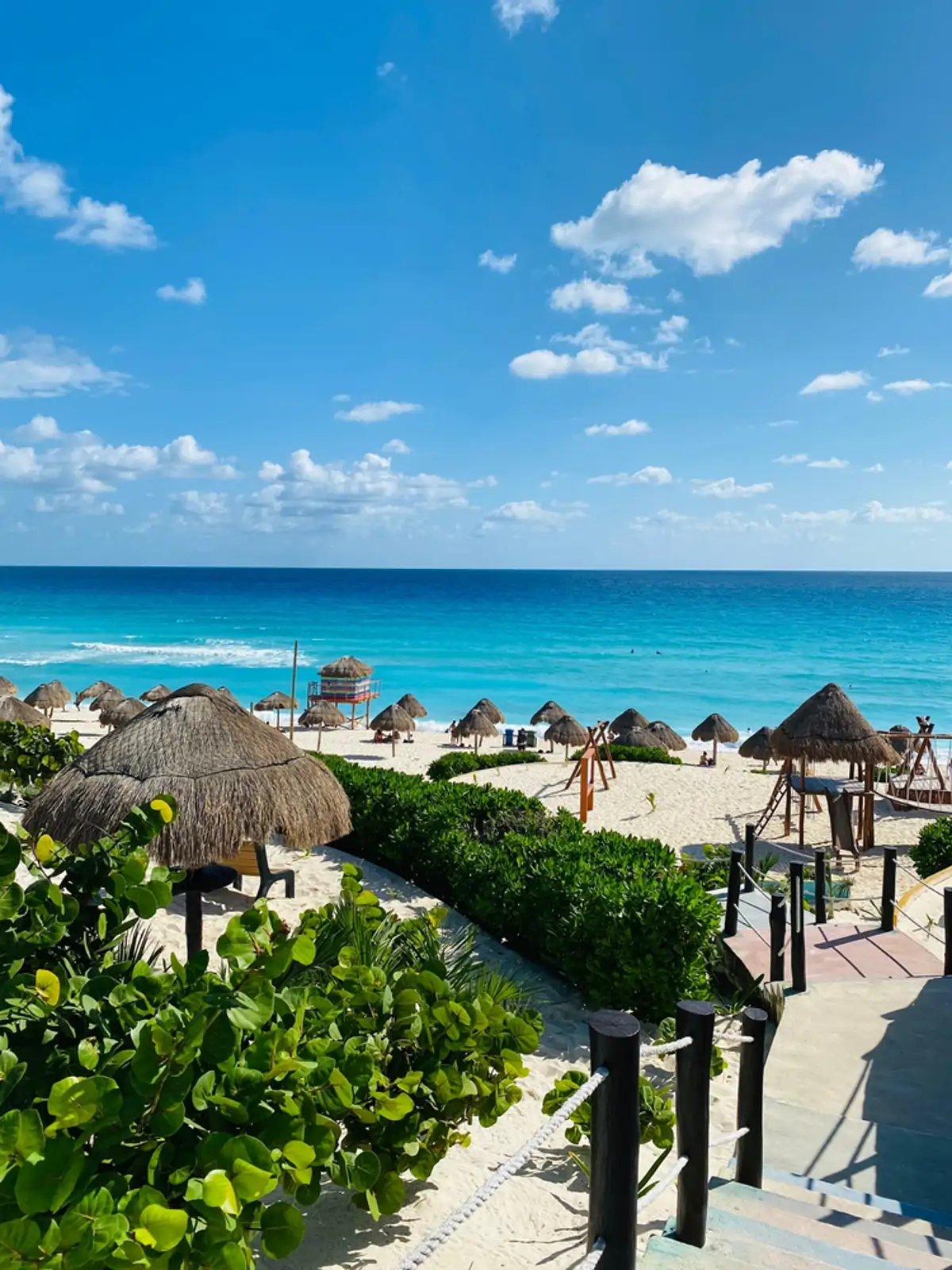 Sitges tiene la playa más feliz del mundo