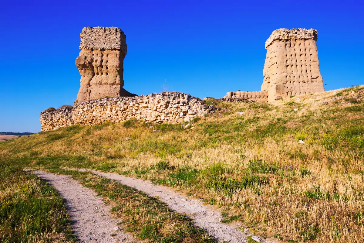 El pueblo con las ruinas más bellas de toda Castilla y León