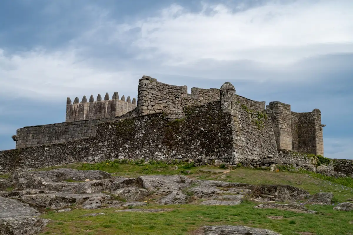El pueblo del norte de Portugal con el mayor conjunto de hórreos de la ...