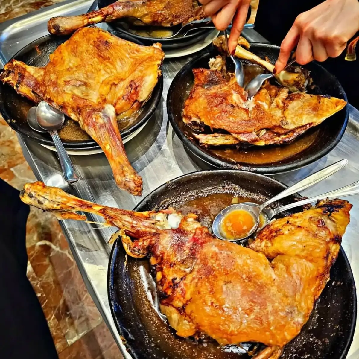 Desde Burgos a Segovia: los mejores lechazos y cochinillos de Castilla ...