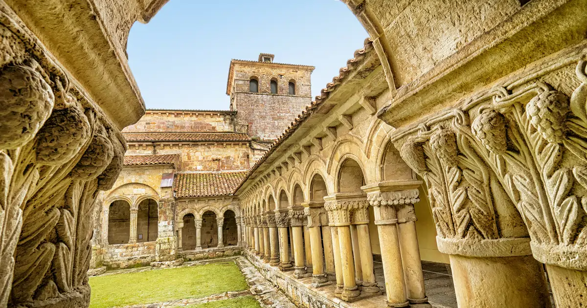 La Colegiata de Cantabria de los «mil enigmas» que es Patrimonio de la ...