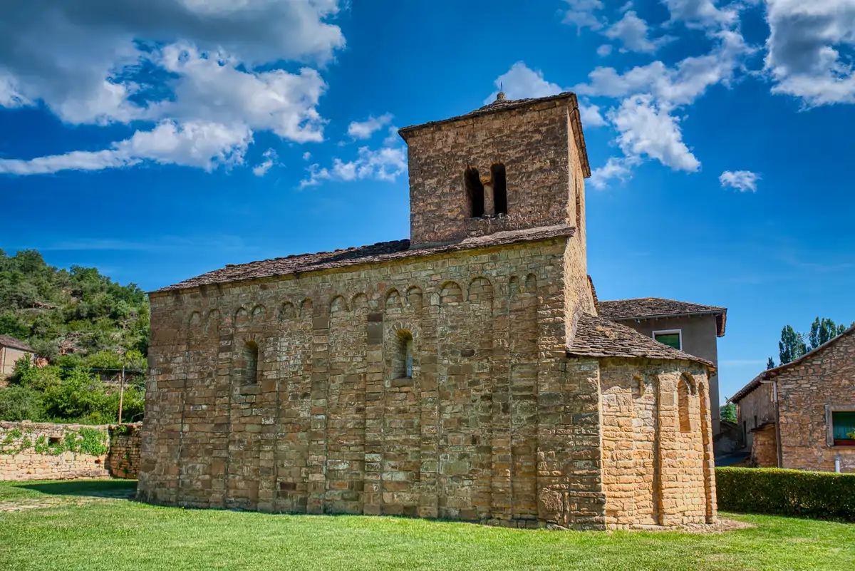 El pueblo de Aragón con 100 vecinos y la iglesia más perfecta del ...