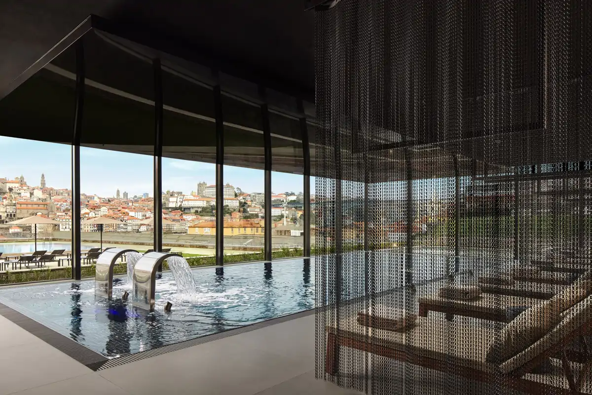 Tivoli Kopke Porto Gaia, el hotel que habita la bodega más antigua de Oporto