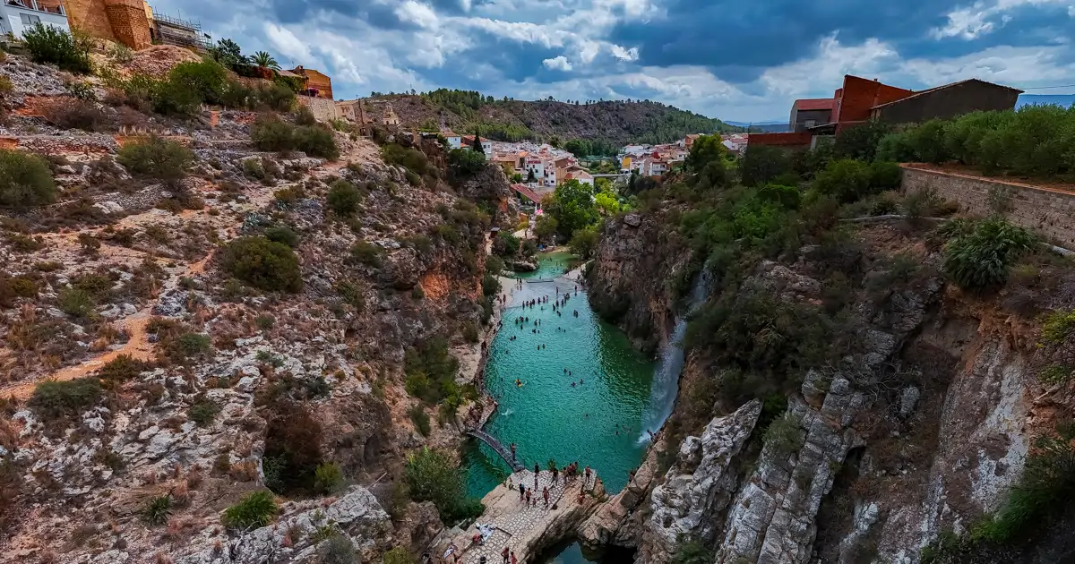 Las piscinas naturales de València que parten un pueblo en dos