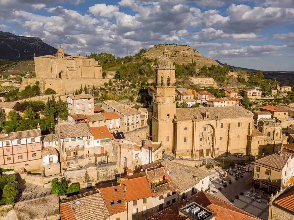 El desconocido pueblo medieval del País Vasco donde rozar el cielo ...