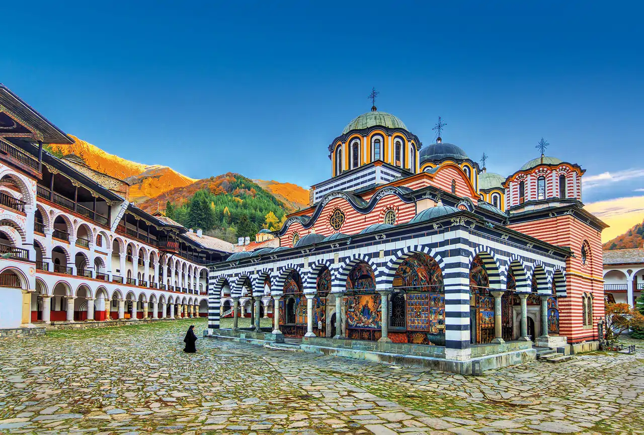 Los monasterios, paisajes y sorpresas del "reino más antiguo de Europa"