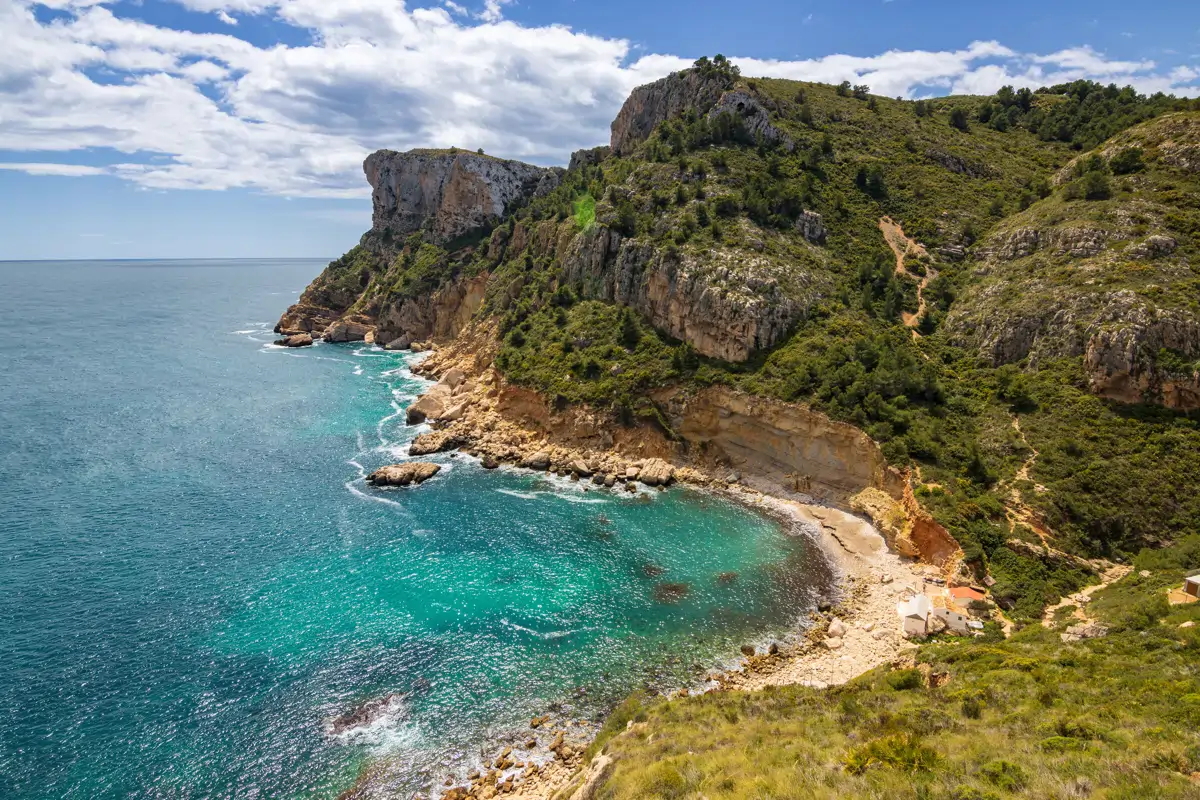 La cala de Valencia con un río submarino, cuevas, historias de ...