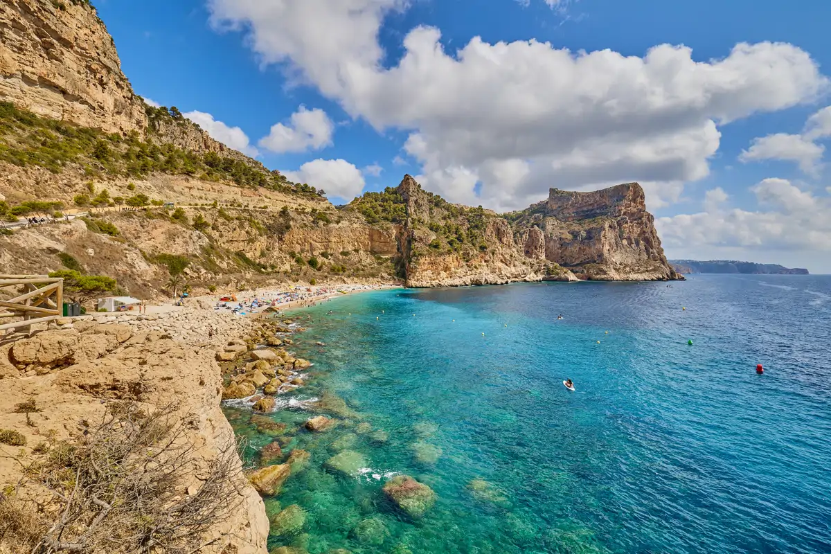 La playa de Alicante con una cueva monumental: "Muchos lo llaman el ...