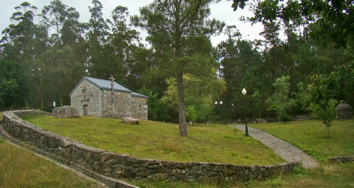 La piscina natural de Galicia con una ermita que obra milagros: “Es ...