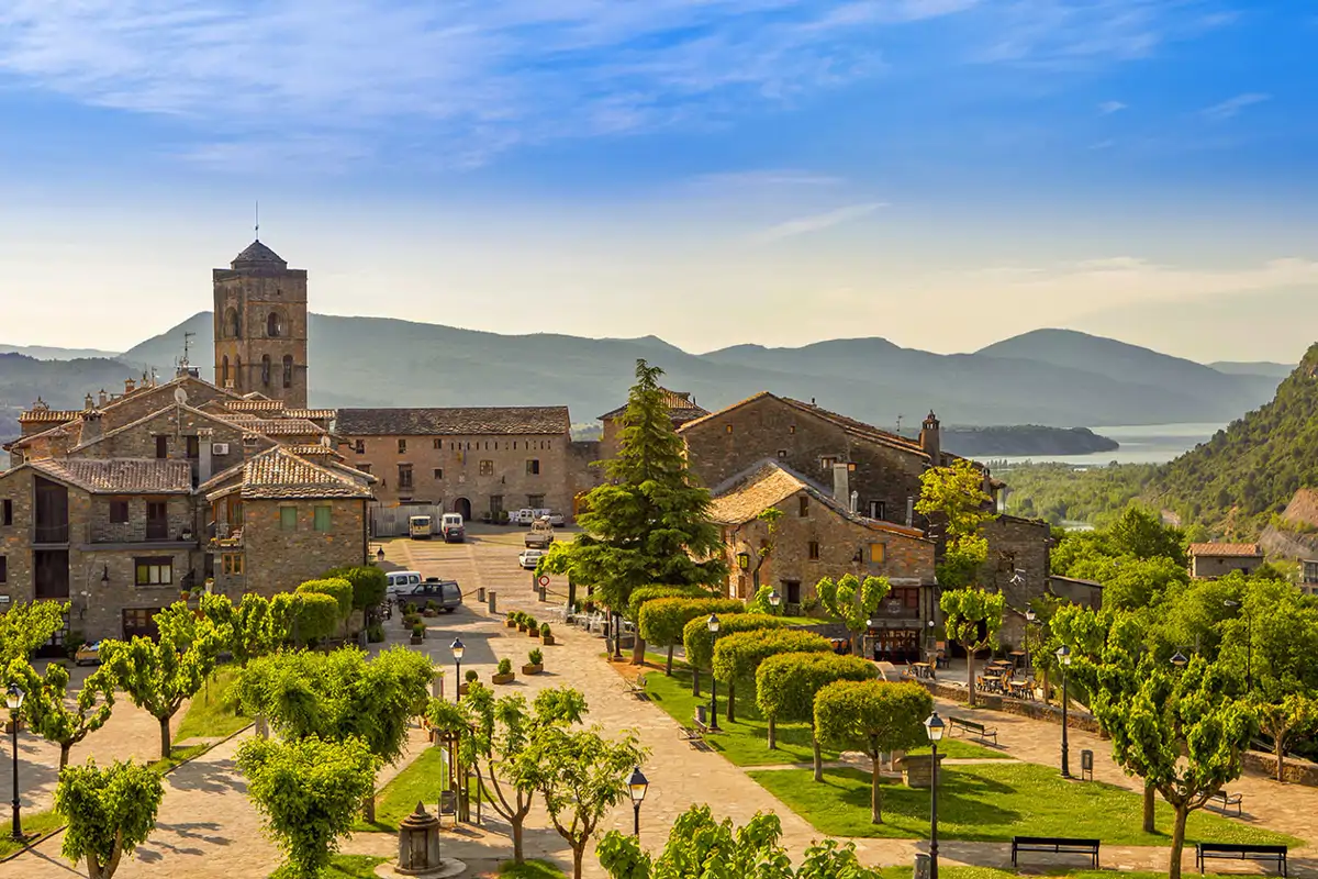 Los Pirineos de Huesca entre gigantes de piedra y valles refrescantes ...