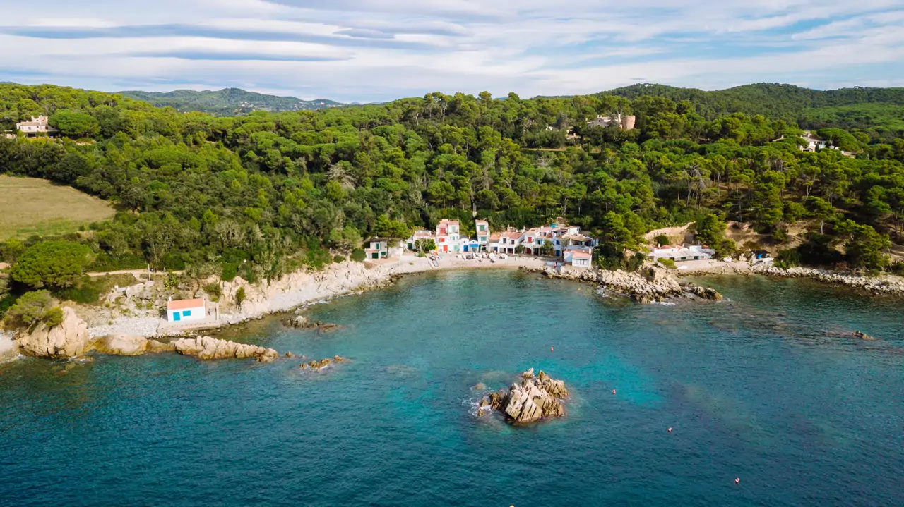 La cala de Cataluña que enamoró a artistas y se salvó del derribo donde ...