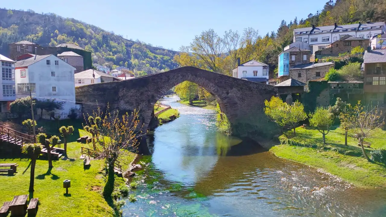 El pueblo de Galicia reserva de la biosfera con playas fluviales de ...