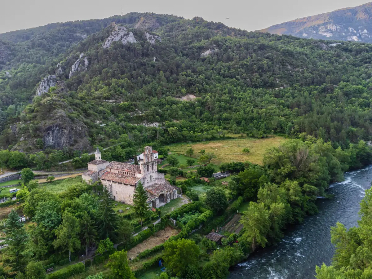 El pueblo medieval del Pirineo de Cataluña con salinas que “tienen su ...