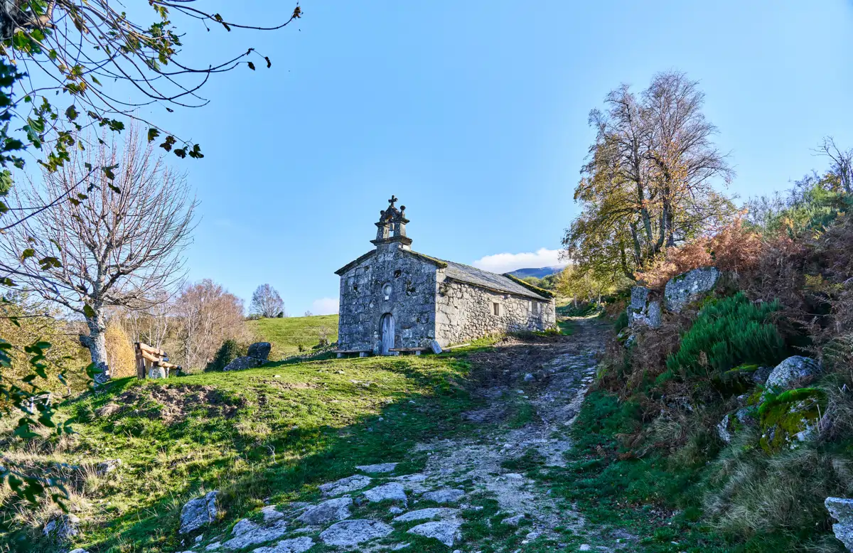El pueblo prerromano de Galicia de 30 habitantes que viven en pallozas ...