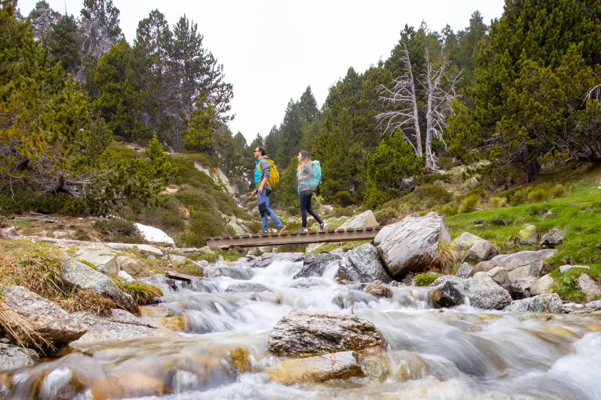 El valle del Pirineo de Cataluña donde los ríos nacen entre leyendas ...