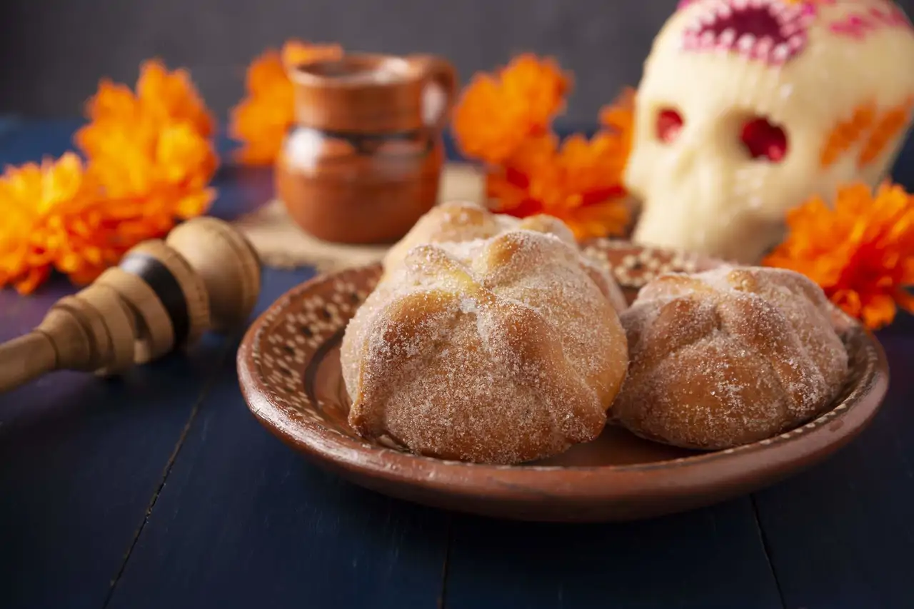 La historia del pan de muerto, el dulce imprescindible del Día de Muertos