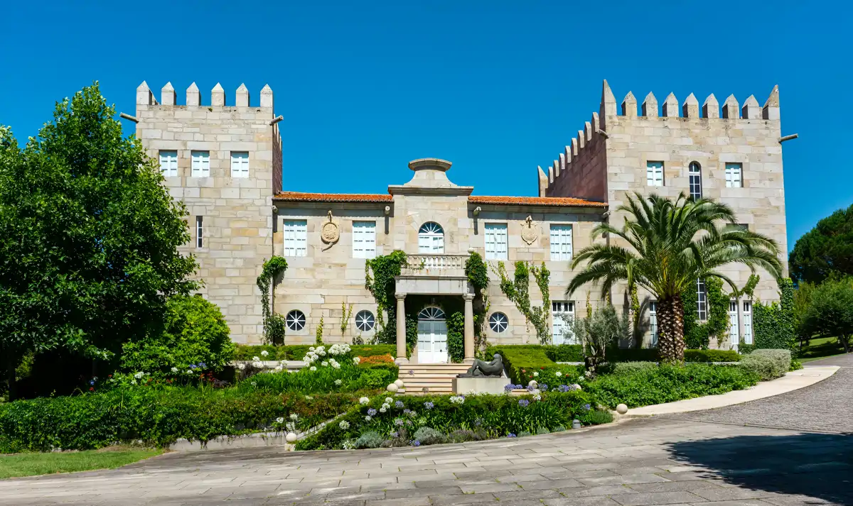 El pazo de Galicia del siglo XVI que se considera "la cuna del albariño ...