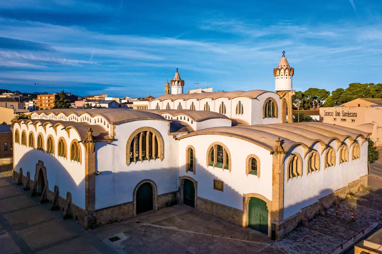 La bodega modernista donde un discípulo de Gaudí logró fusionar belleza ...