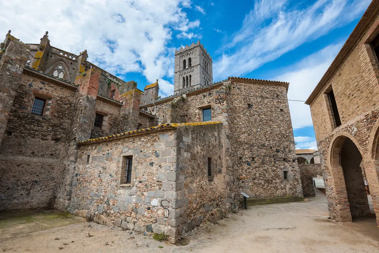 El pueblo medieval de Cataluña con una catedral sin obispo: “fue la ...