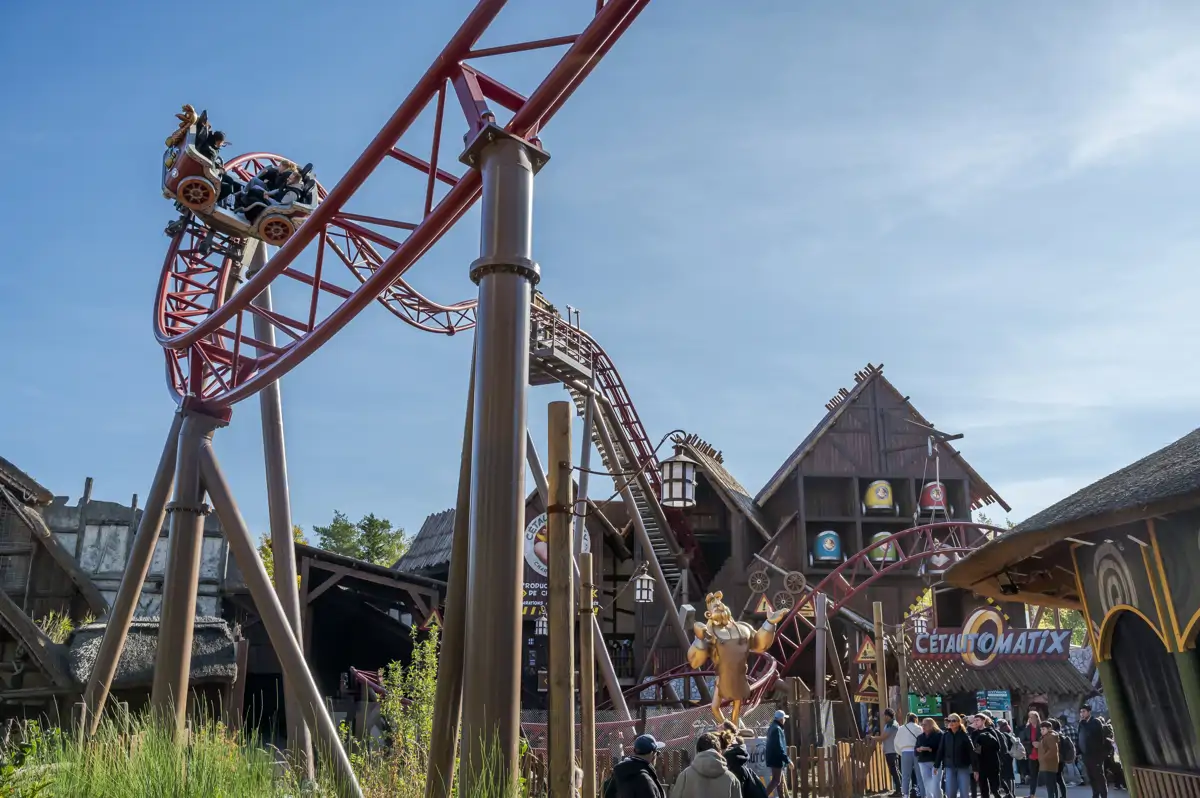 El parque de Francia que celebra la Navidad con los galos más famosos ...