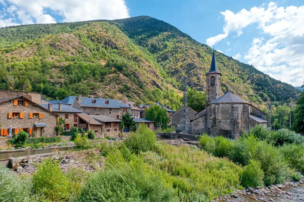 El pueblo pirenaico de Cataluña que fascinó a Camilo José Cela: "Para ...