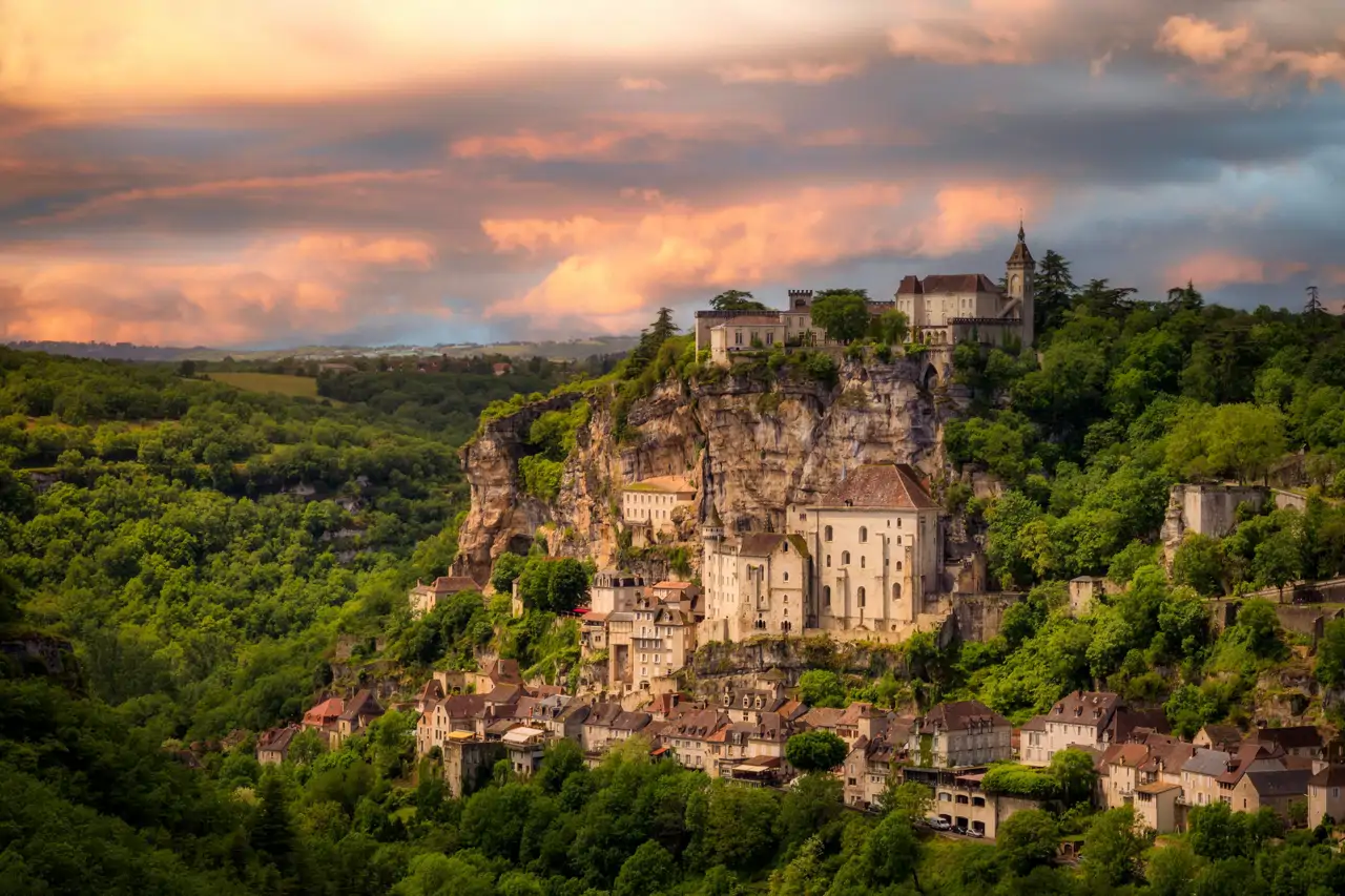 Los pueblos medievales más bonitos de Francia entre montañas, calles ...