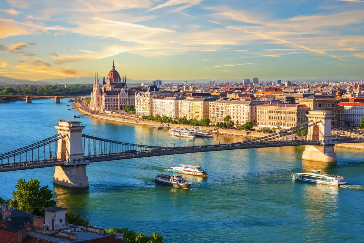 Budapest, la ciudad de alma imperial coronada por el Danubio
