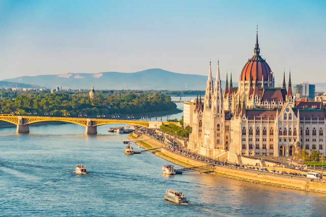 Budapest, la ciudad de alma imperial coronada por el Danubio