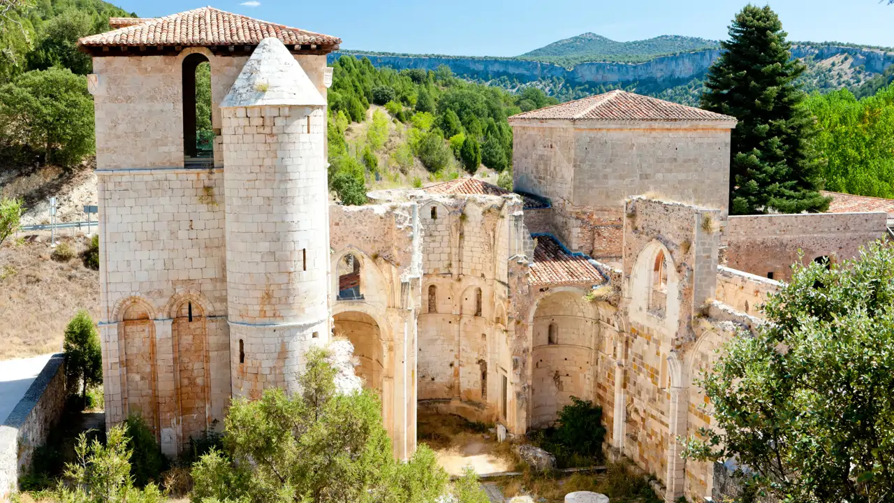 El castillo olvidado que domina desde hace siglos los campos de Extremadura