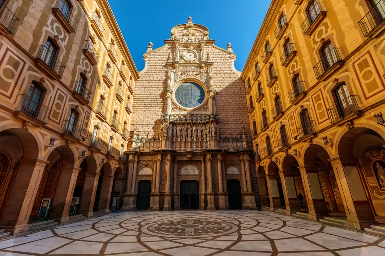 Montserrat: la milenaria abadía de Cataluña que el Papa no ha querido ...