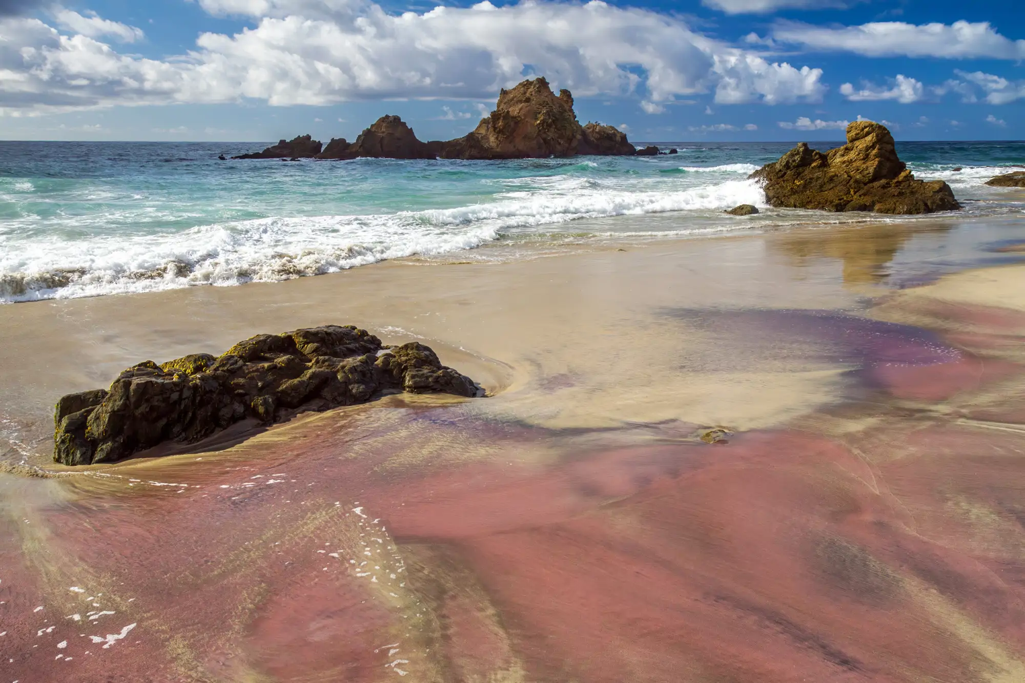 Ni con filtros ni de otro planeta: estas son las 6 playas de colores ...